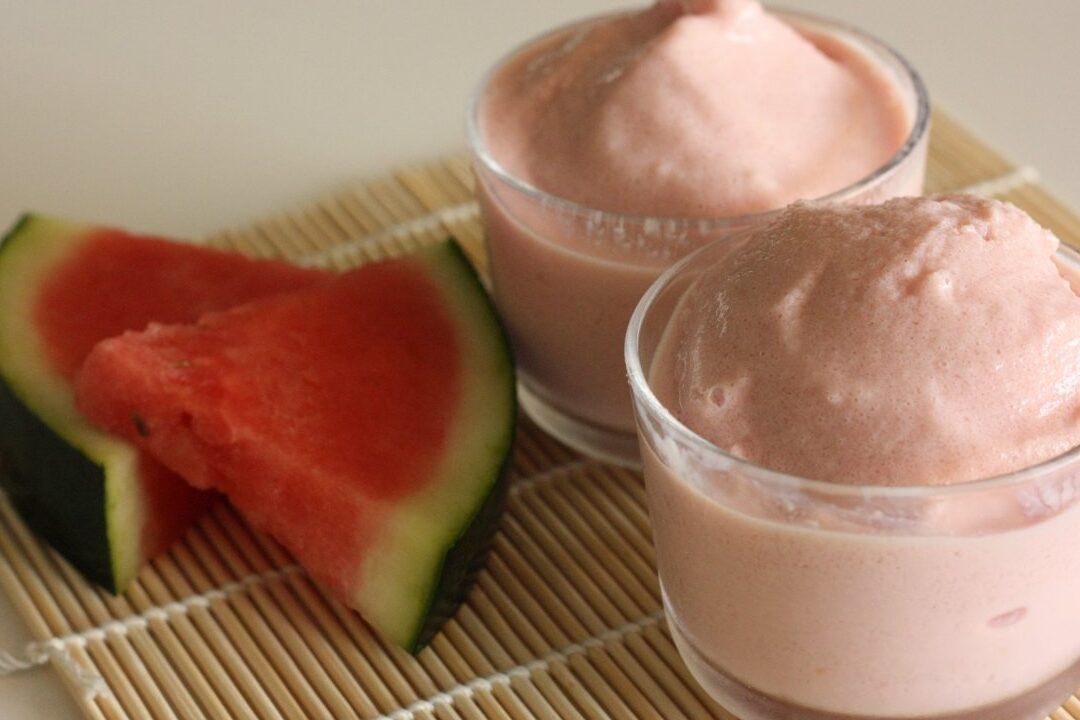 Helado de sandía y yogur en Thermomix | Receta fácil y refrescante